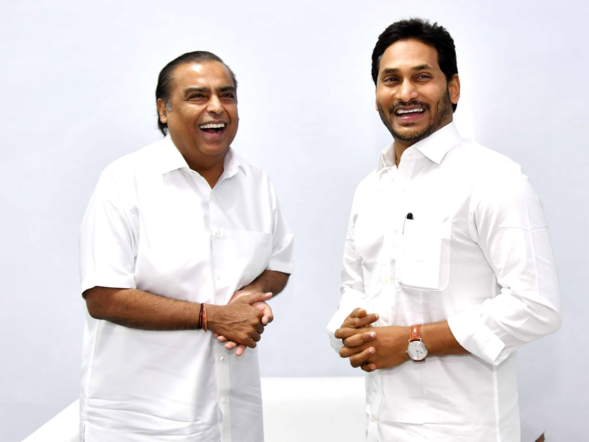 CM YS Jagan welcomes Mukesh Ambani at AP Global Investors Summit 2023: Viral Pics - Sakshi